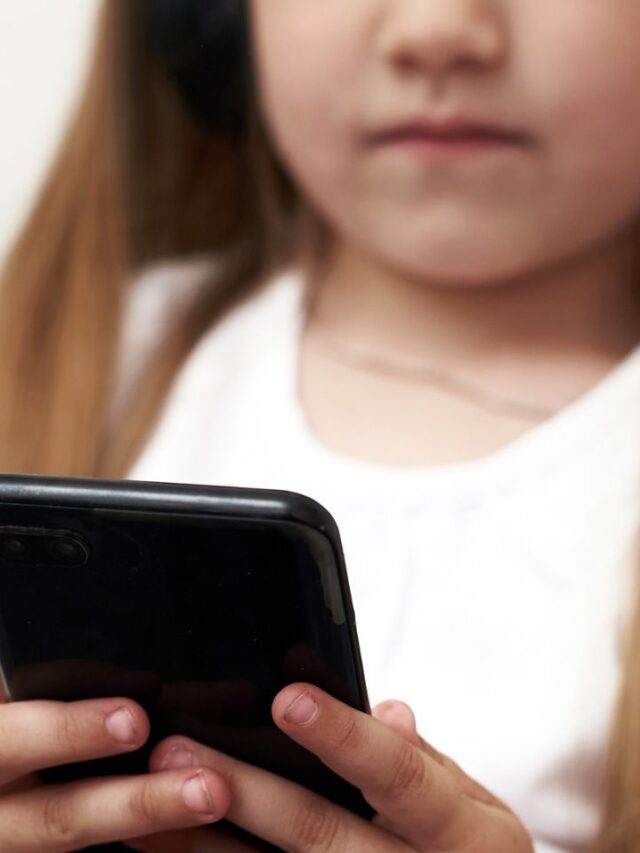 6 Effective Ways To Limit A Child's Phone Usage | GetDistributors 6 Effective Ways To Limit A Child's Phone Usage | GetDistributors