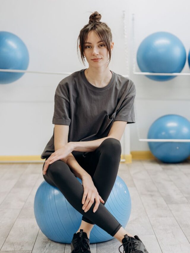 8 Benefits Of Using Exercise Balls In Fitness Routines | GetDistributors